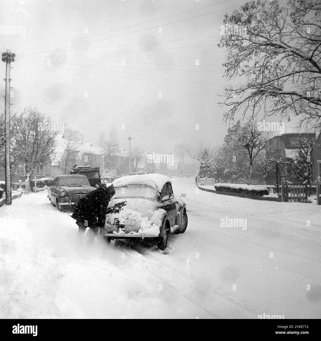 London 1962 snow hi-res stock photography and images - Alamy