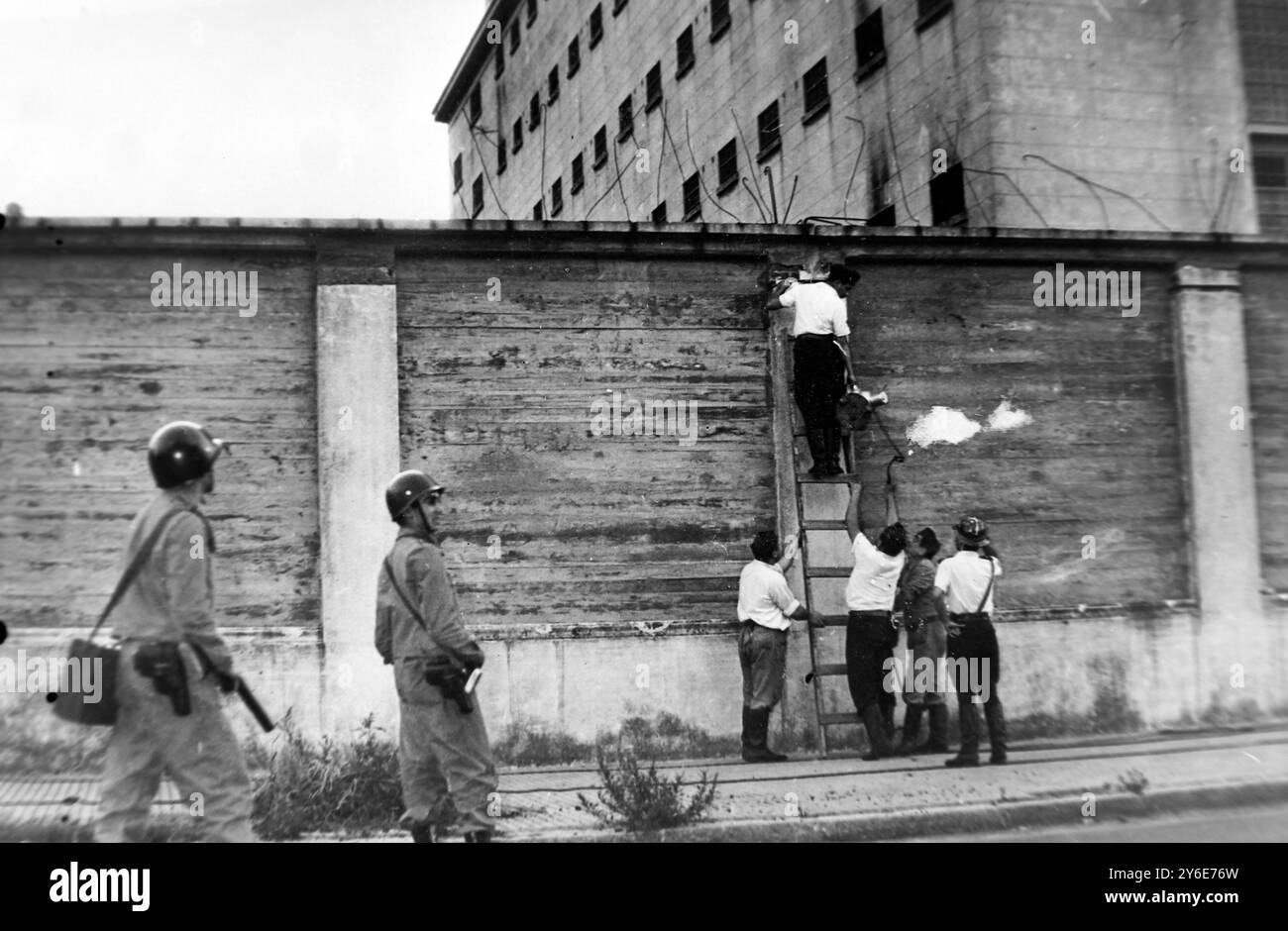 PRISON RIOTS & ATTEMPTED BREAKOUT AT PRISON IN BUENOS AIRES ; 22 ...