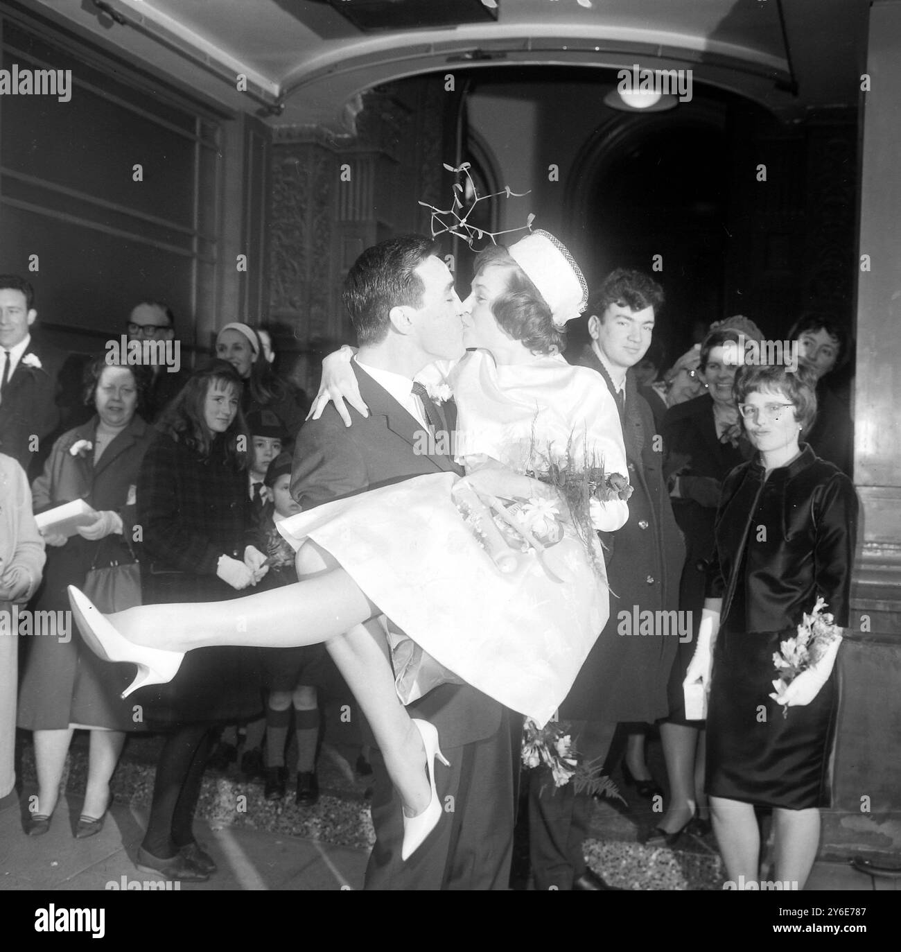 CHRISTMAS RUSH NEWLYWEDS KISS OUTSIDE CLAXTON HALL IN LONDON ; under ...