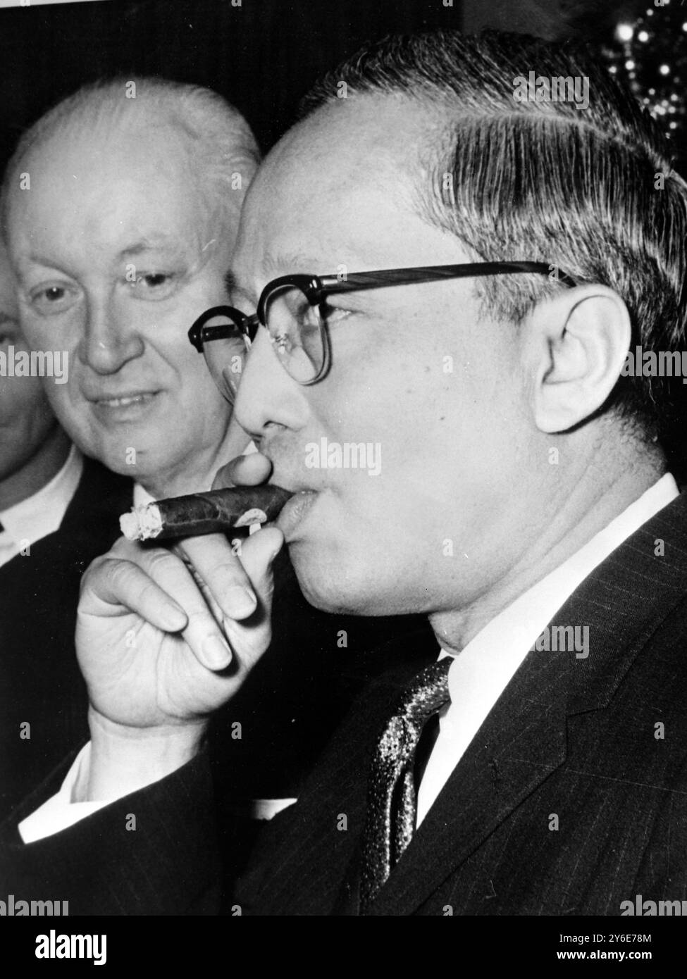 UN GENERAL SECRETARY U THANT CIGAR / ; 23 DECEMBER 1962 Stock Photo - Alamy