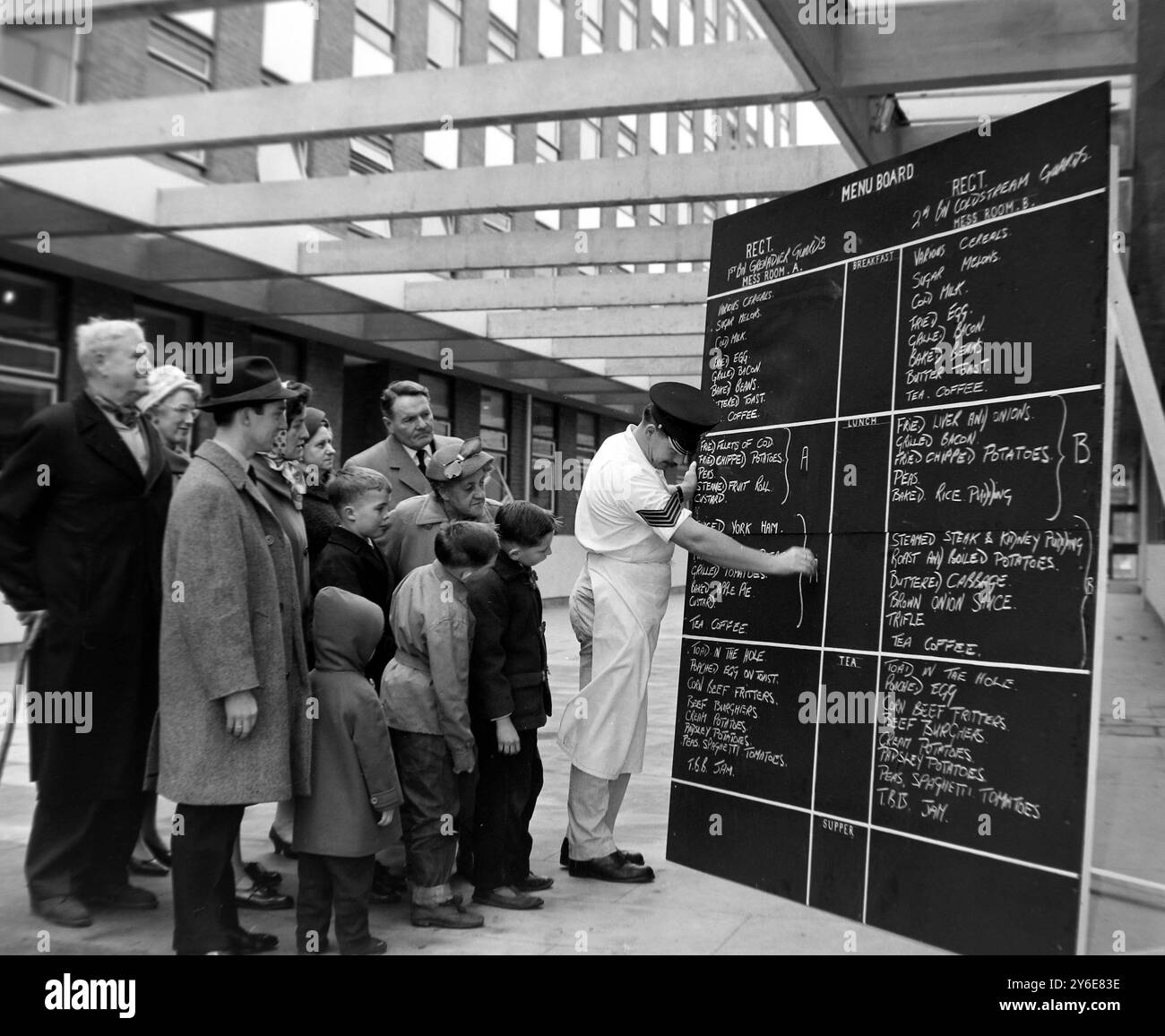 COOK SERGEANT RONALD LINCOLN IN LONDON ; 15 DECEMBER 1962 Stock Photo ...