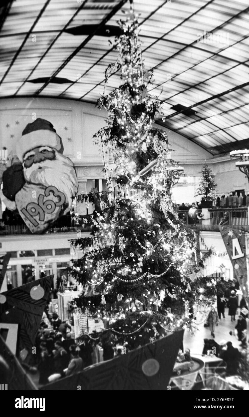 CHRISTMAS TREE FOR CHILDREN IN MOSCOW ; 17 DECEMBER 1962 Stock Photo ...