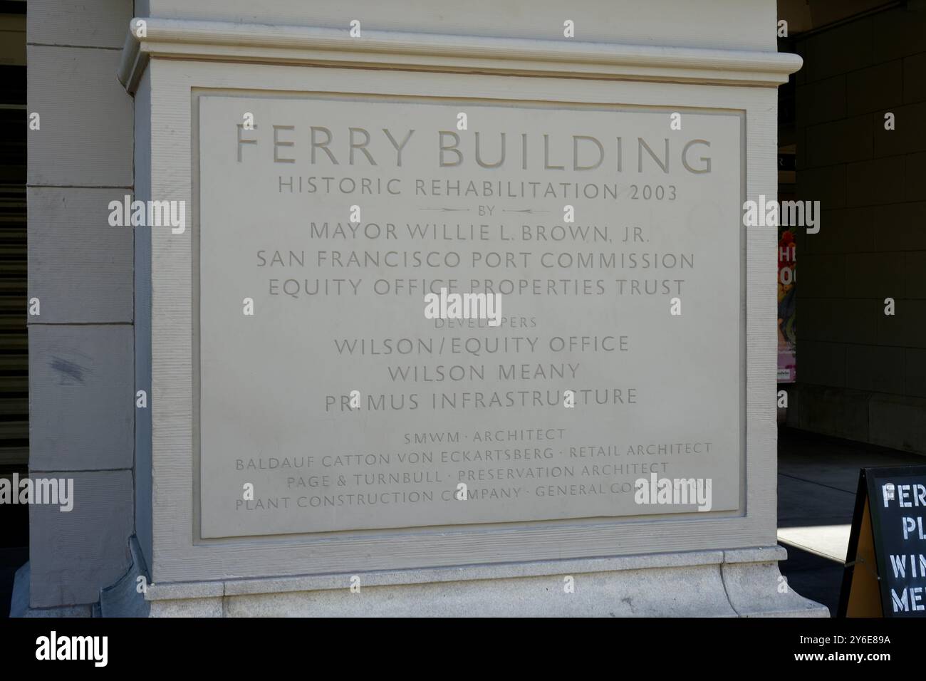 Plaque on exterior building hi-res stock photography and images - Alamy