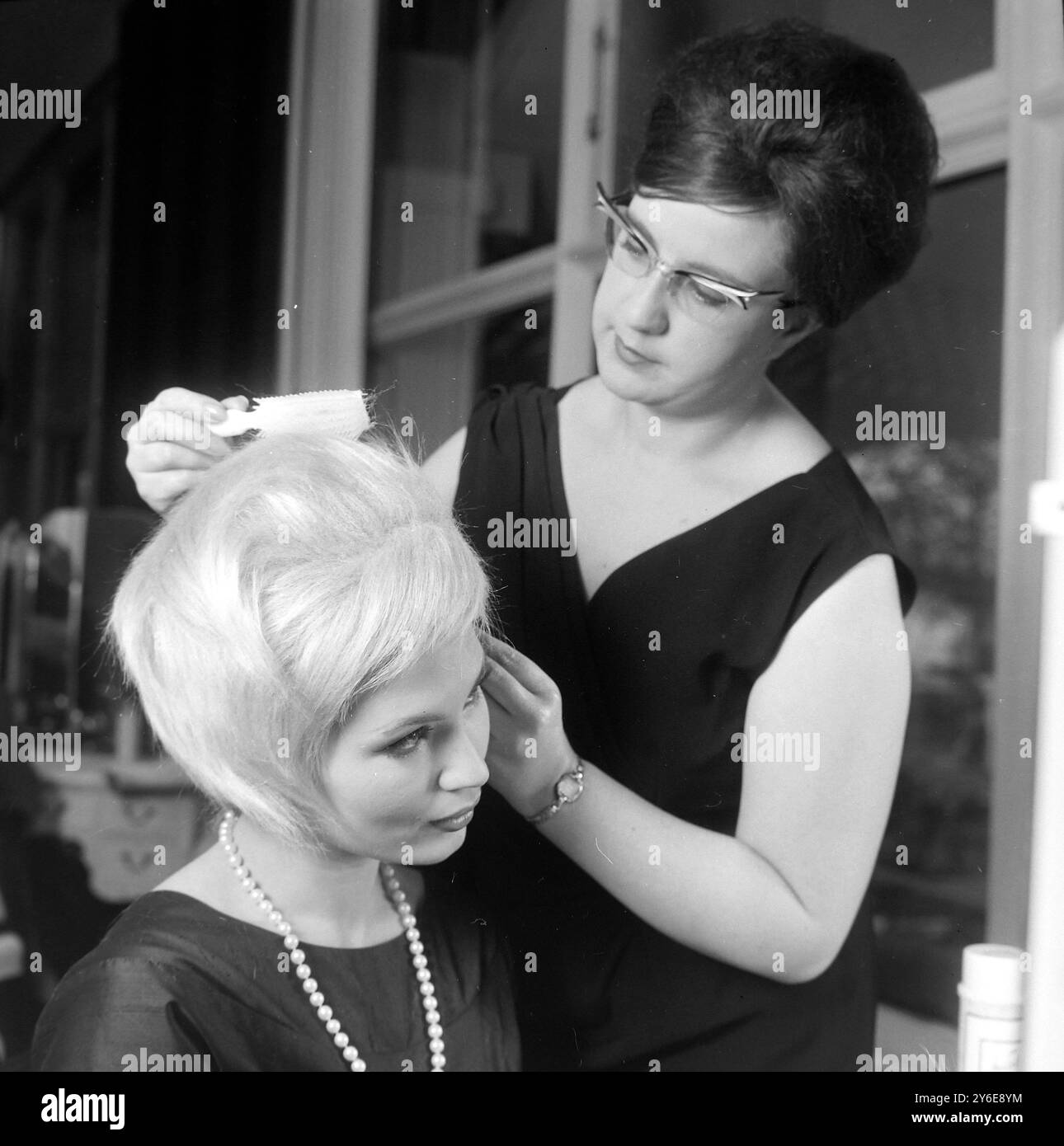HAIR HAIRSTYLES HAT CUB WIG KNOWN AS WIGGIES ; 12 DECEMBER 1962 Stock ...