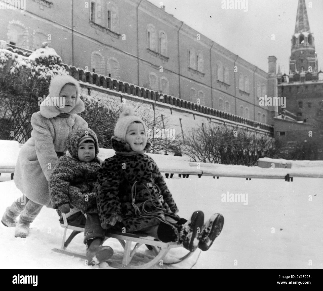 1960's kids winter hi-res stock photography and images - Alamy