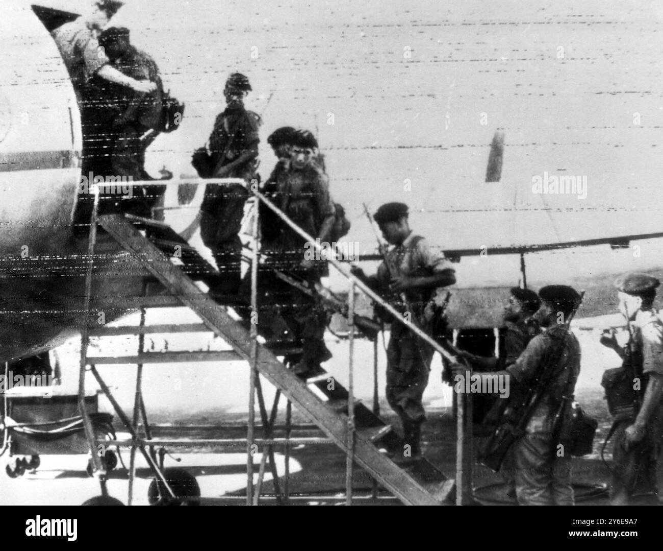UNRESTS GURKHA TROOPS BOARDING RAF AIRCRAFT IN SINGAPORE ; 9 DECEMBER ...