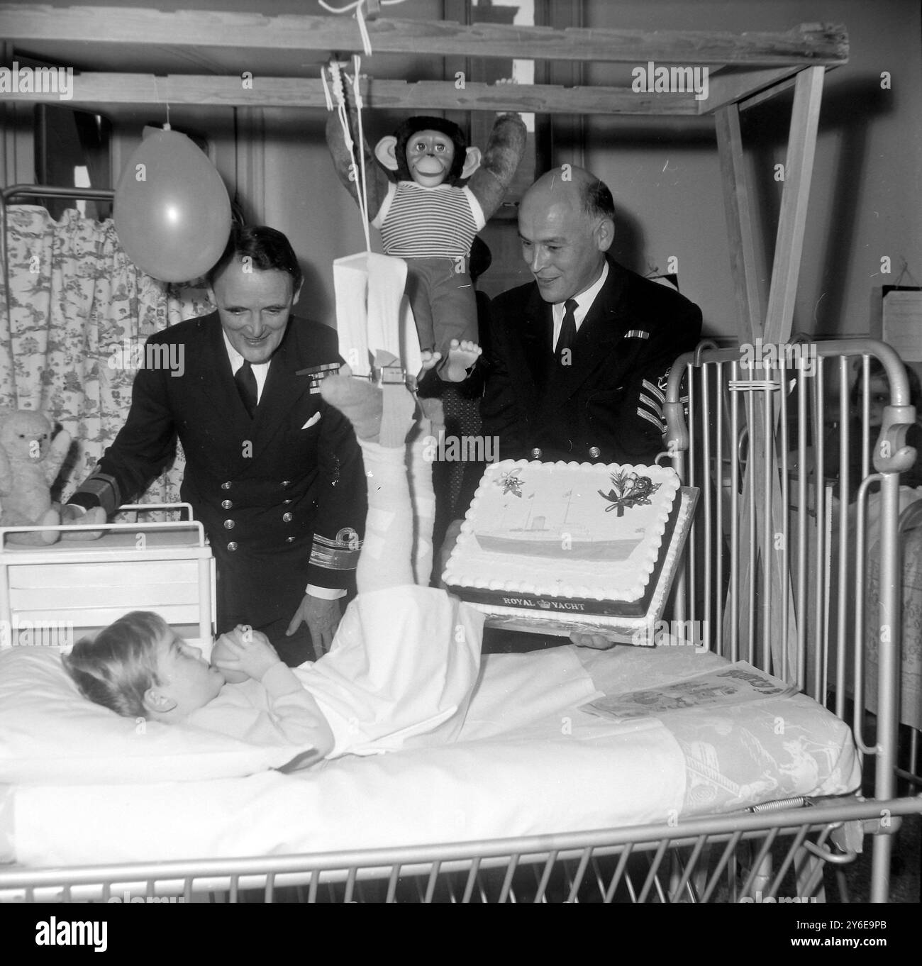 ALAN JONES WITH CLIVE BENFORD AT HOSPITAL IN CHILDREN / ; 5 DECEMBER ...
