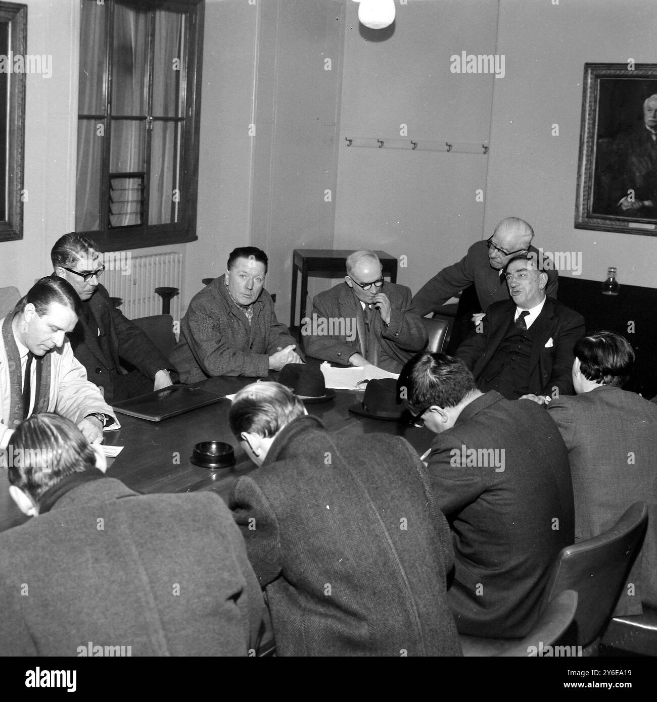 GEORGE MIDDLETON WITH DONALD FRASER & L E MACKENZIE IN LONDON ; 4 ...
