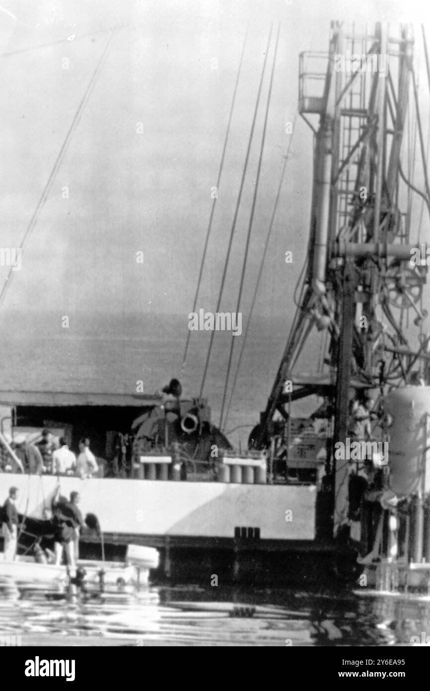 Diving bell accident hi-res stock photography and images - Alamy