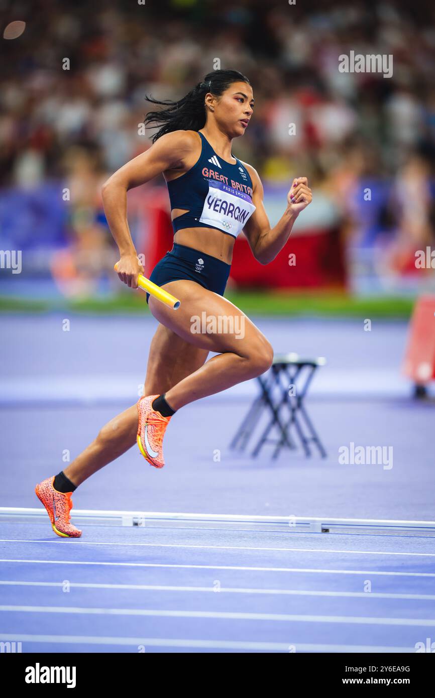 Nicole Yeargin participating in the 4X400 meters relay at the Paris ...