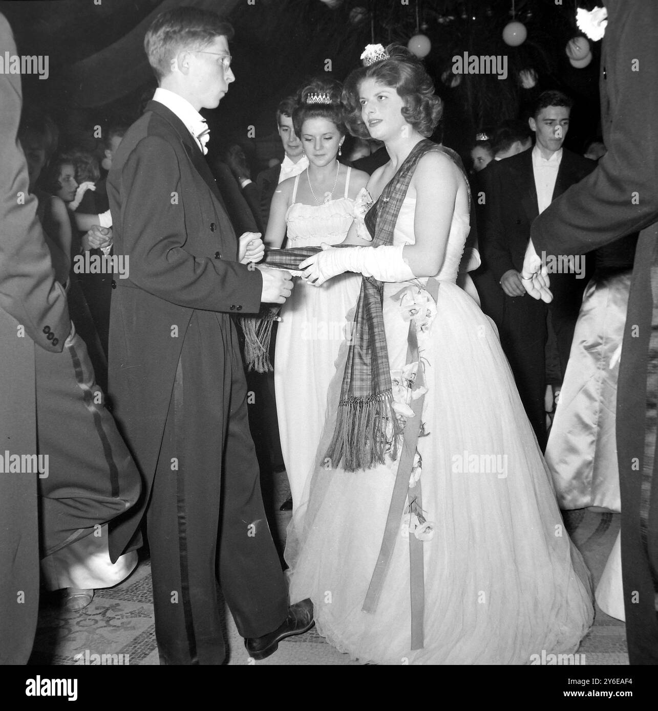 LADY MARIOTA MURRAY AT INTERNATIONAL DEBUTANTE BALL IN PARIS ; 1 ...