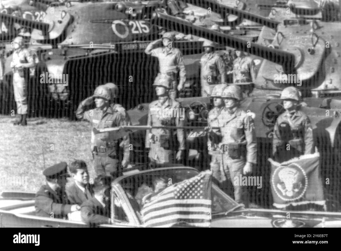 US AMERICAN PRESIDENT JOHN F KENNEDY WITH GENERAL MAXWELL TAYLOR IN ...