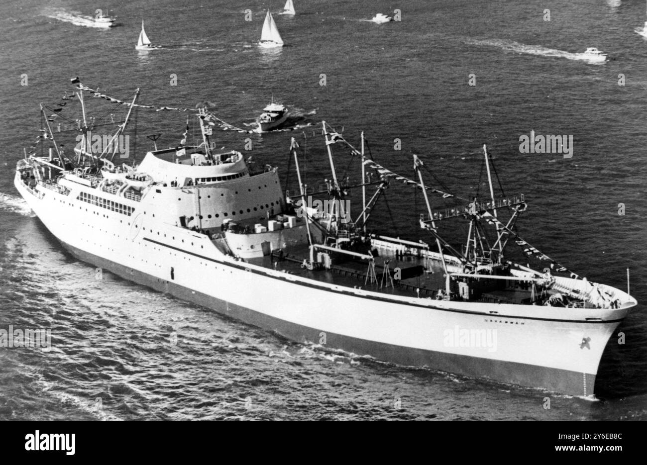 SHIPS FIRST NUCLEAR POWERED LINER SAVANNAH SAN FRANCISCO ; 25 NOVEMBER ...