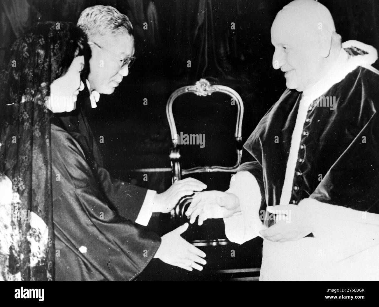 POPE JOHN XXIII WITH JAPANESE PRIME MINISTER HAYARO IKEDA AND WIFE ...