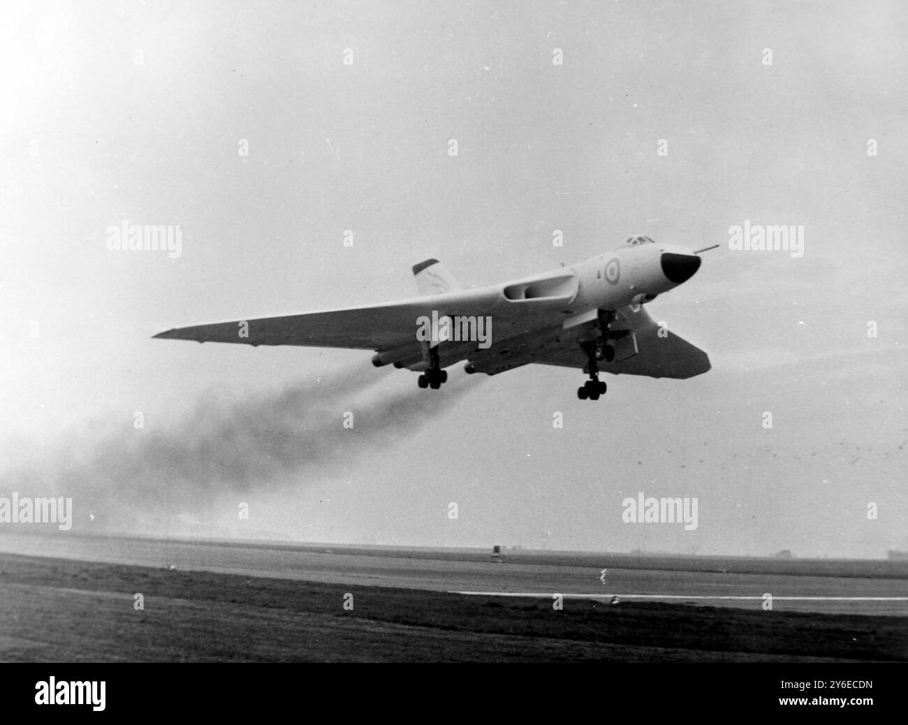VULCAN BOMBER PLANE JET IN SCAMPTON ; 16 NOVEMBER 1962 Stock Photo - Alamy