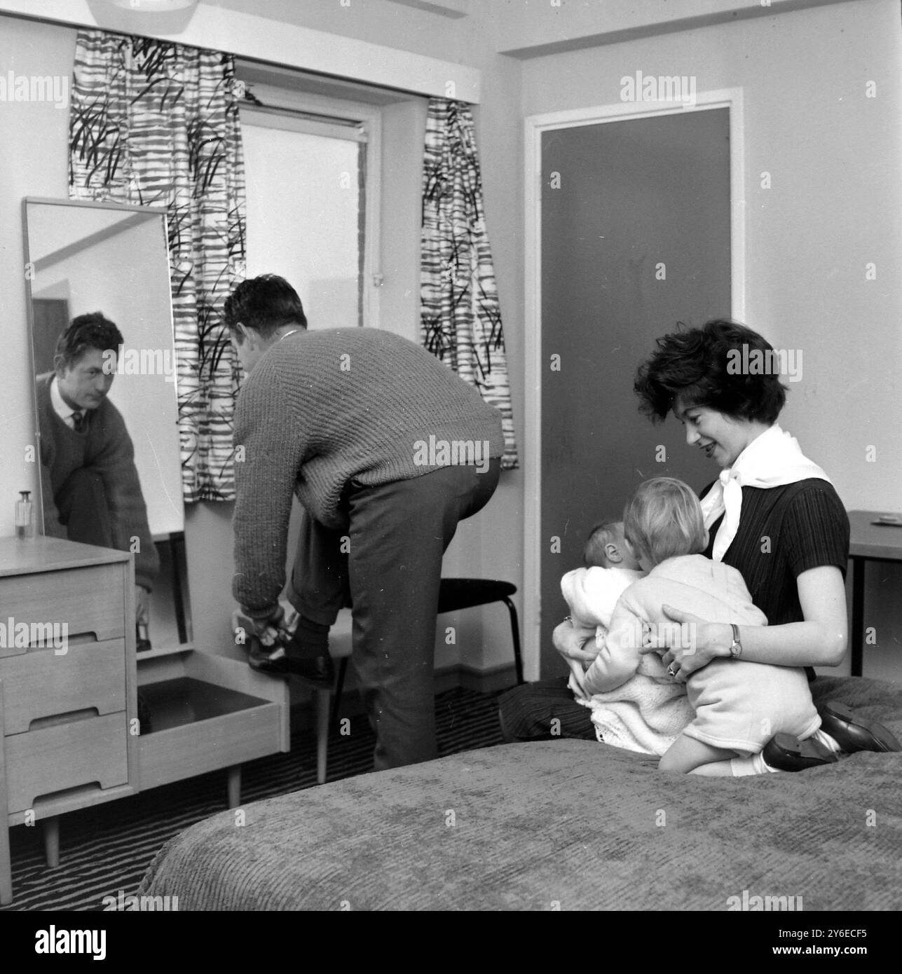 THE ANCHOR HOUSE IN CANNING TOWN IN LONDON ; 17 NOVEMBER 1962 Stock ...