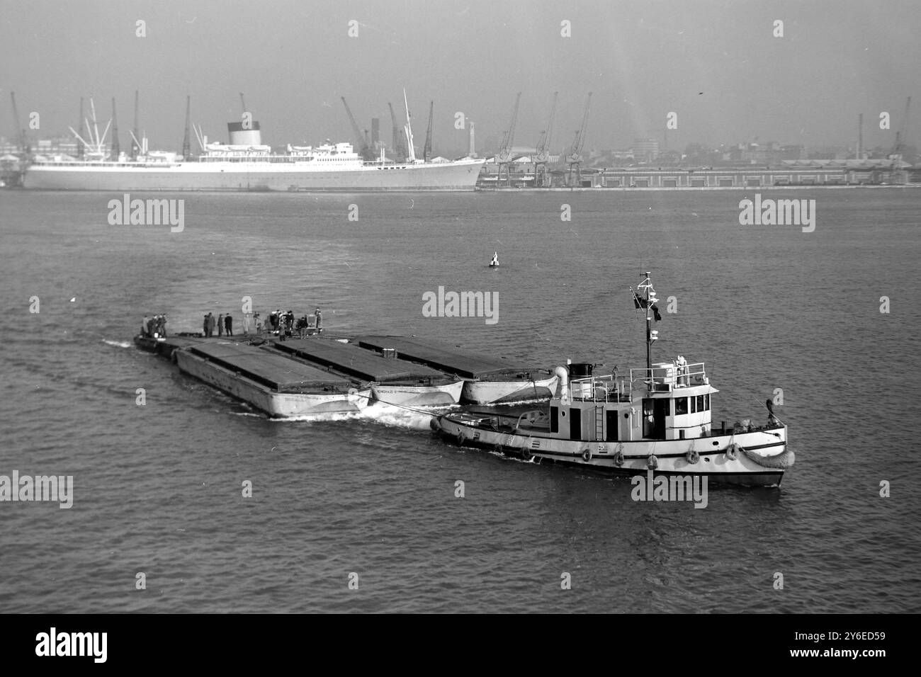 3 BARGES IN SOUTHAMPTON ; 13 NOVEMBER 1962 Stock Photo - Alamy