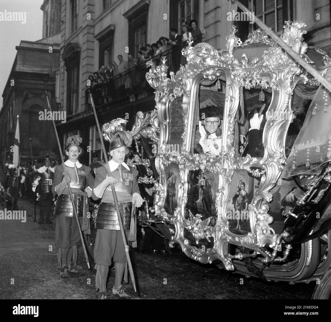 THE NEW LORD MAYOR OF LONDON RALPH PERRING IN LONDON ; 10 NOVEMBER 1962 ...