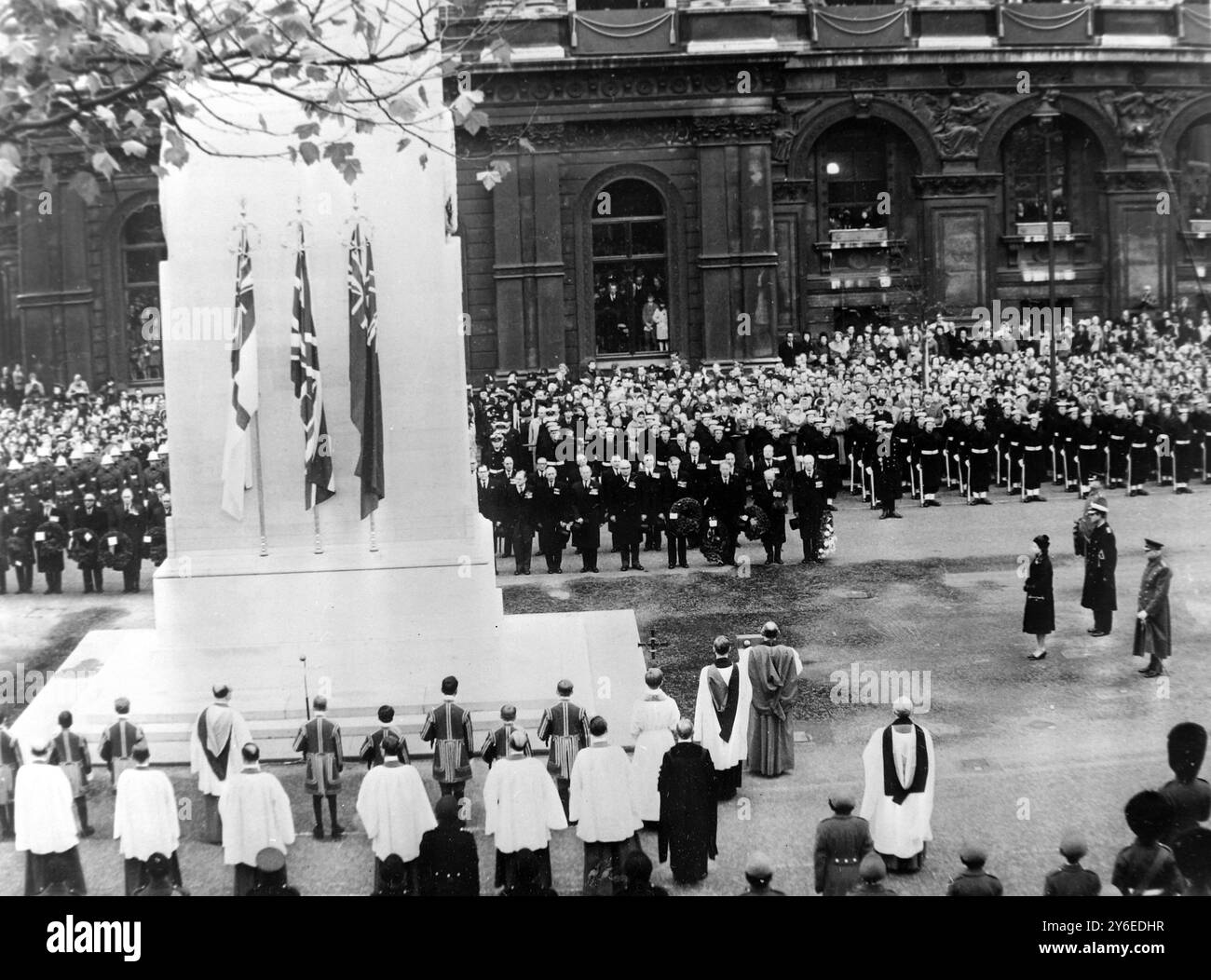 QUEEN ELIZABETH II WREATH POPPIES CENOTAPH IN LONDON REMEMBRANCE SUNDAY ...