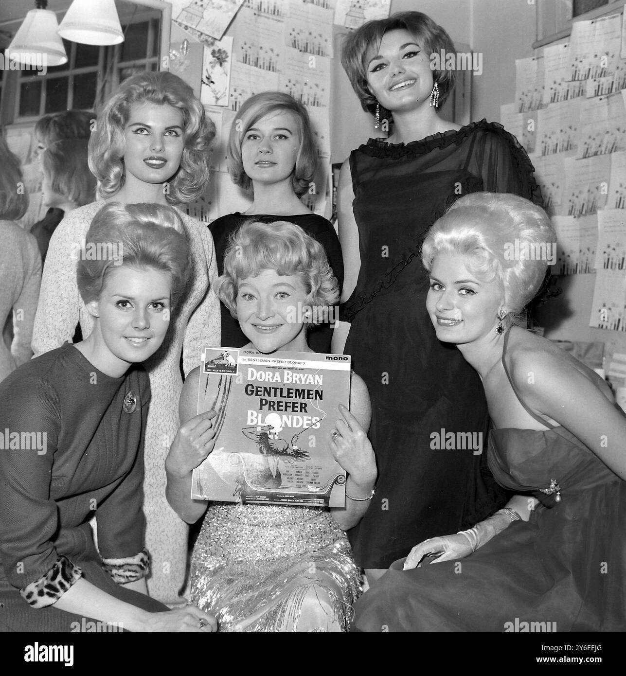 DORA BRYAN WITH MISS WORLD CONTESTANTS IN LONDON / ; 6 NOVEMBER 1962 ...