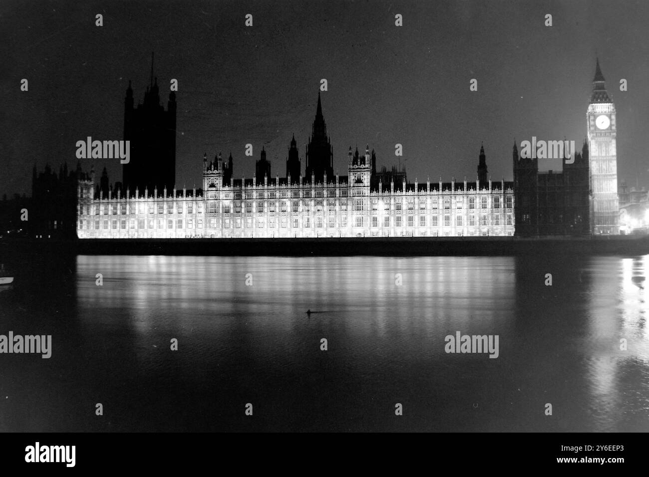 WESTMINSTER HOUSES OF PARLIAMENT BIG BEN VIEW AT NIGHT LONDON ; 5 ...