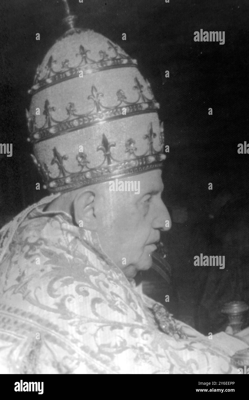 Three tier crown hi-res stock photography and images - Alamy