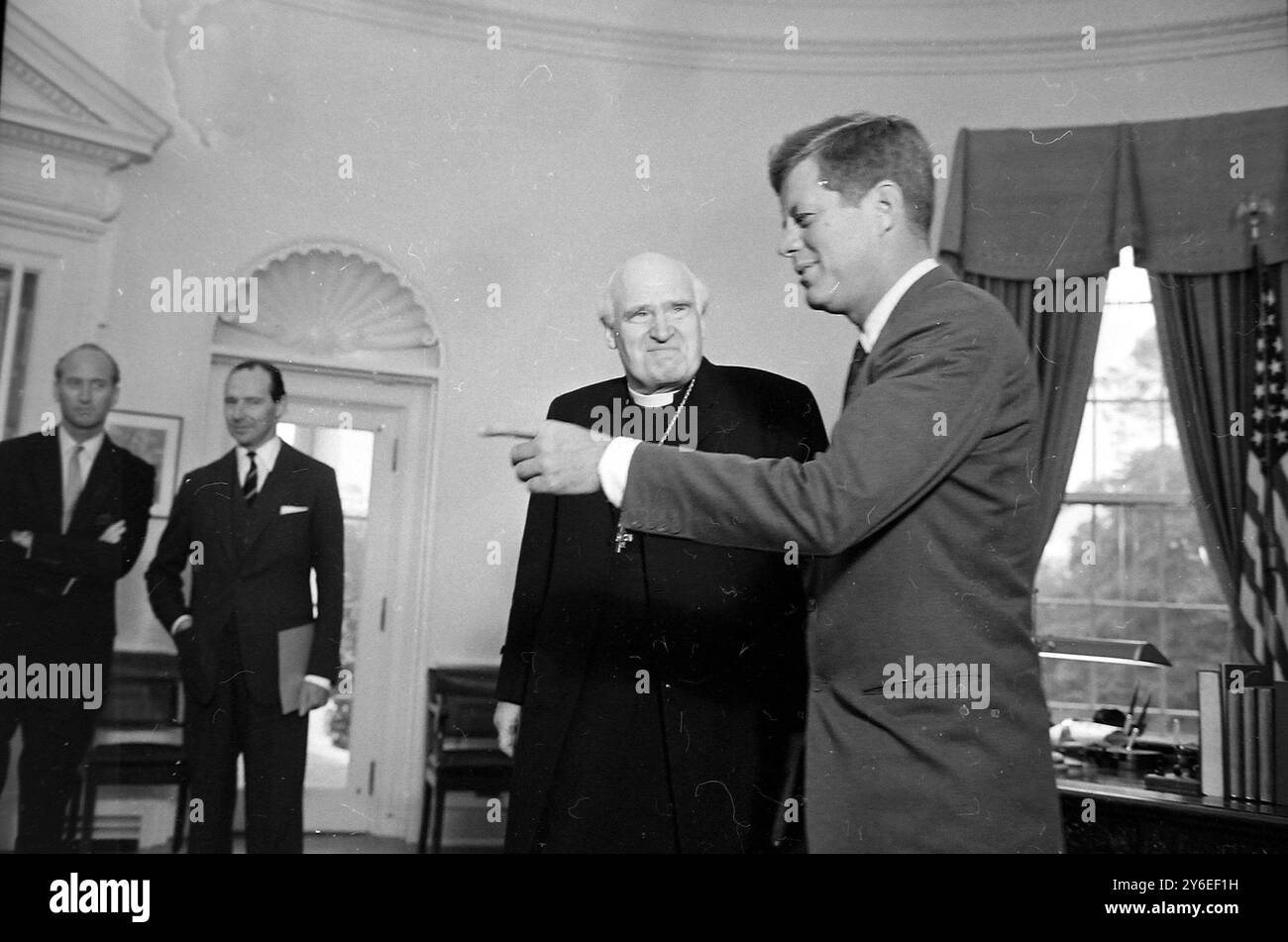 US AMERICAN PRESIDENT JOHN F KENNEDY WITH ARCHBISHOP OF CANTERBURY ...