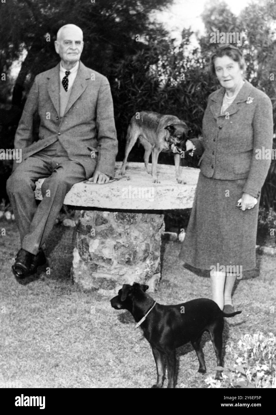 Lord and lady astor hi-res stock photography and images - Alamy