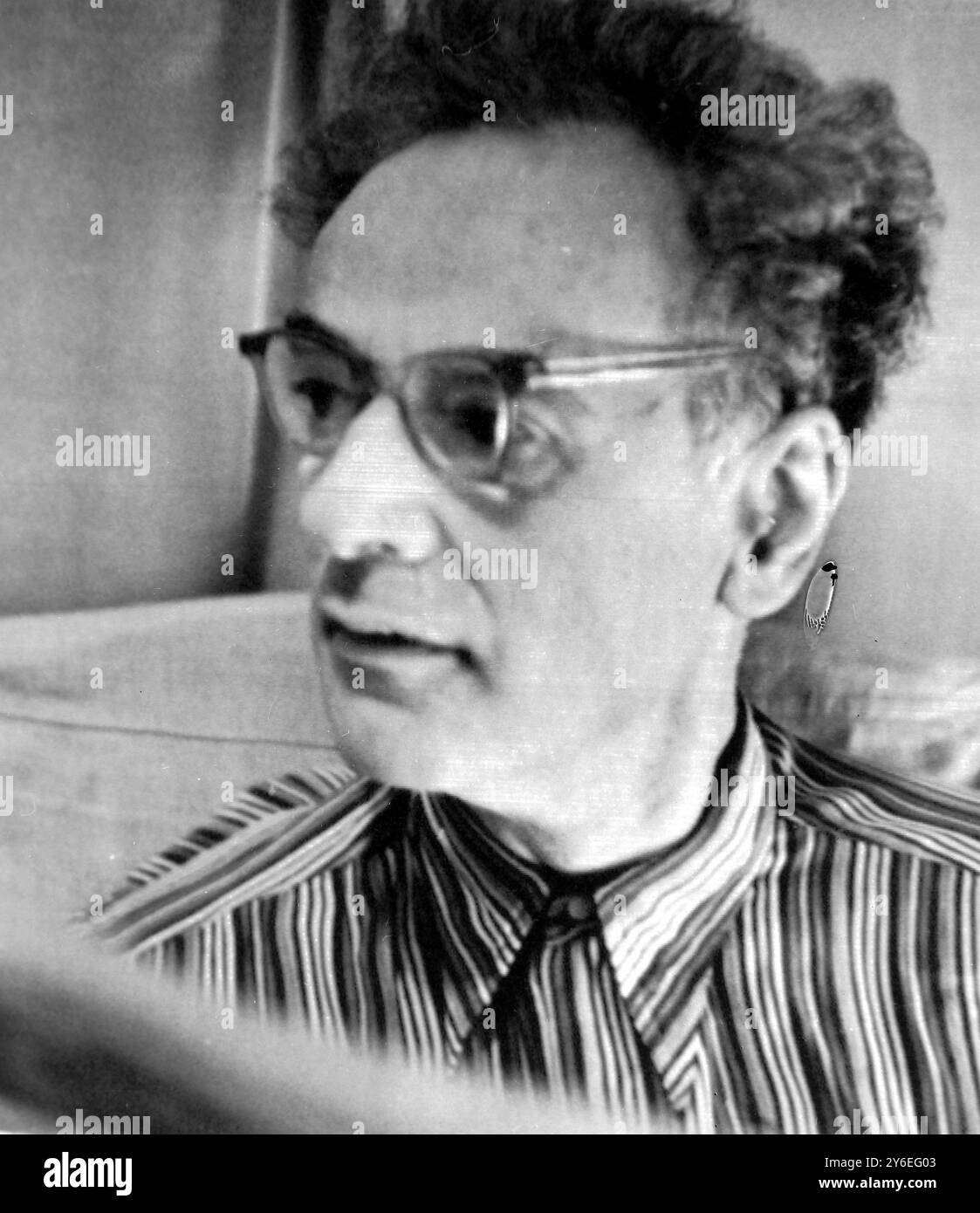 PROFESSOR LEV LANDAU PORTRAIT / ; 1 NOVEMBER 1962 Stock Photo - Alamy