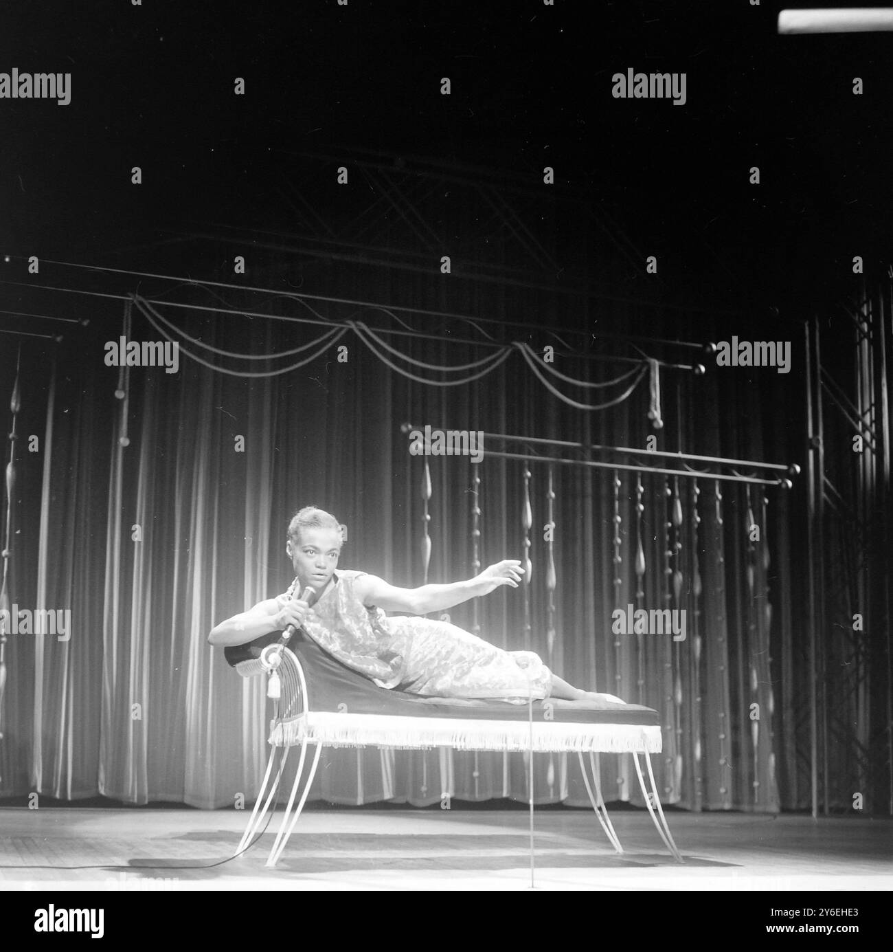 EARTHA KITT PERFORMING ; 29 OCTOBER 1962 Stock Photo - Alamy