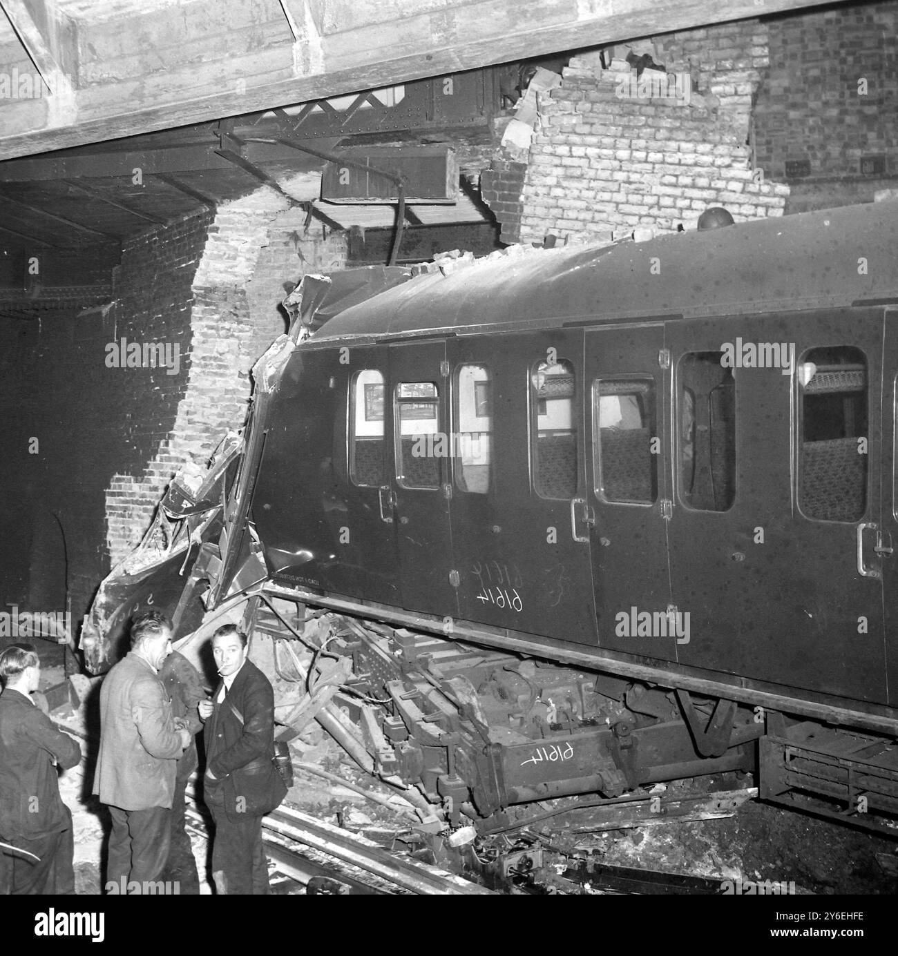 RAIL CRASHES GROVE PARK STATION EMPTY ELECTRIC TRAIN CRASHED BRIDGE ...