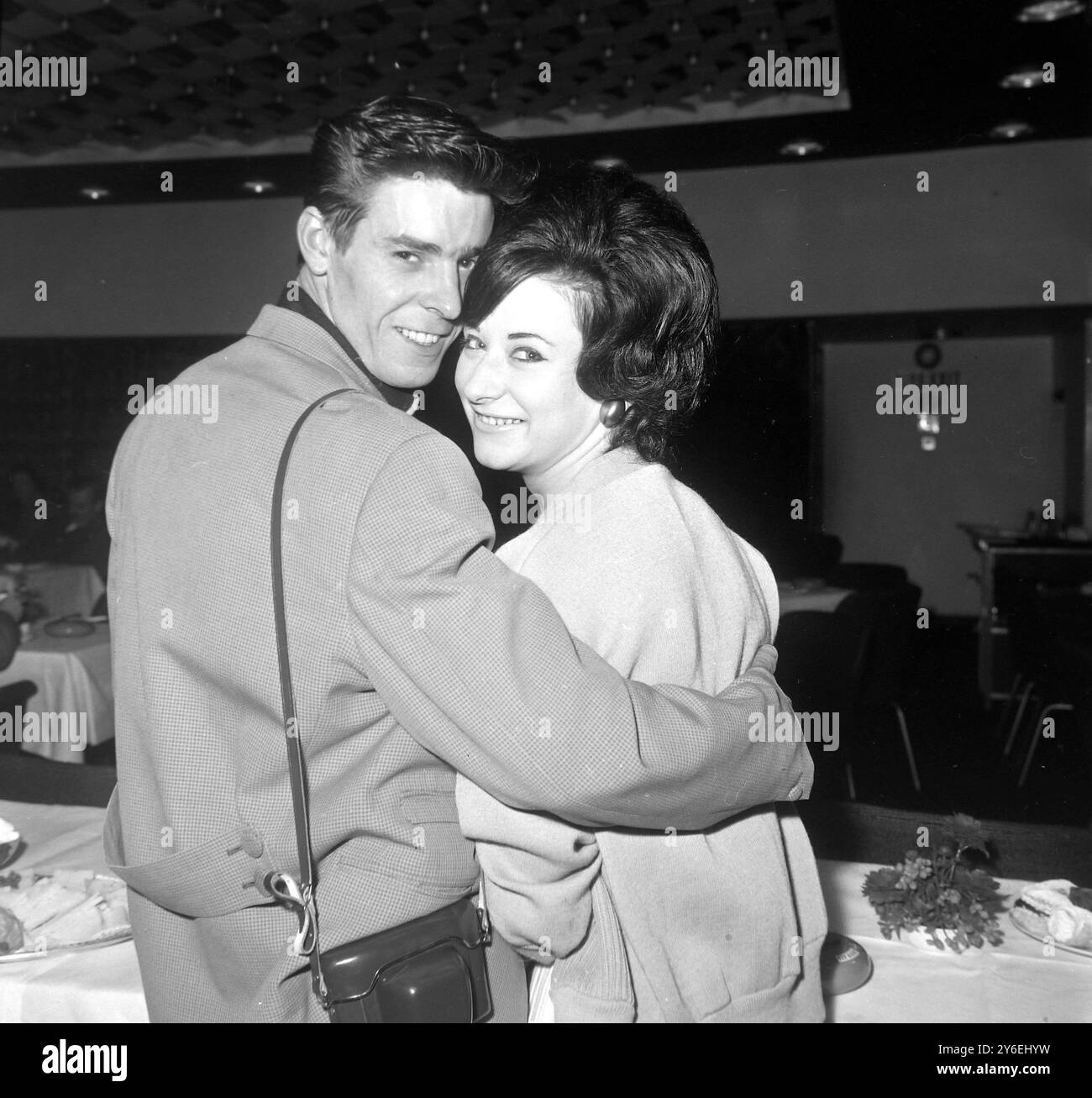 EMIGRATION FAMILIES LEAVE FOR AUSTRALIA ; 26 OCTOBER 1962 Stock Photo ...