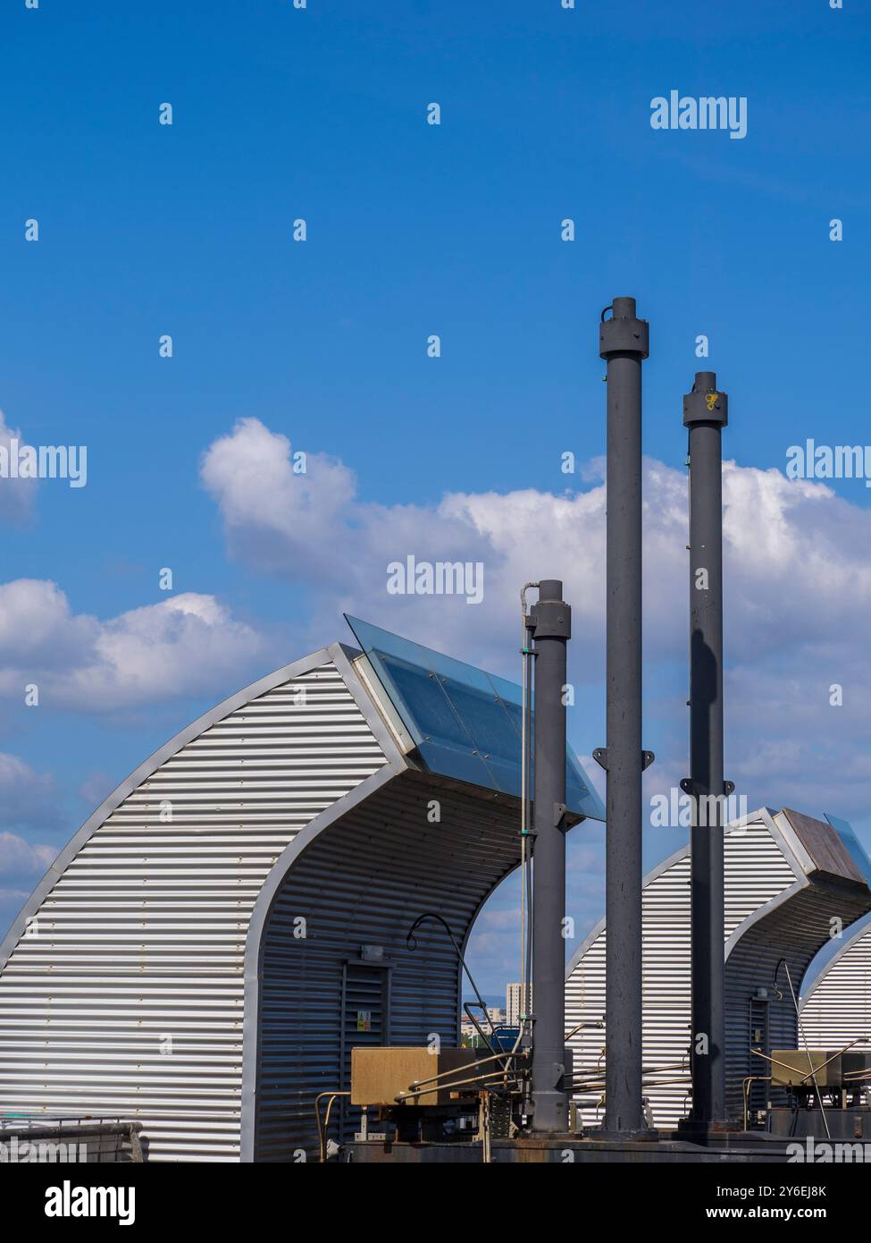Tidal lagoon electricity generating station hi-res stock photography ...
