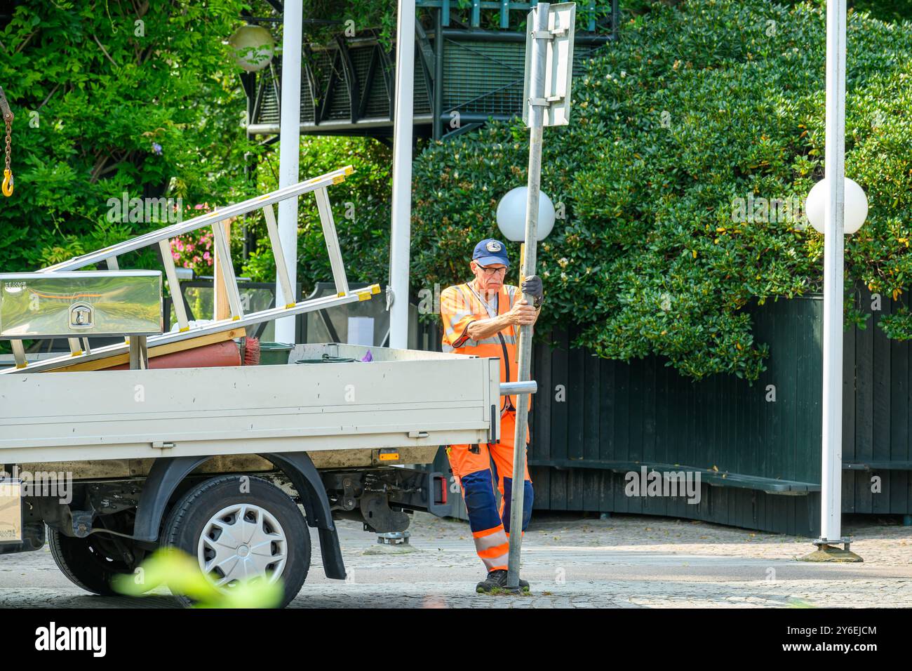 Worker features hi-res stock photography and images - Alamy