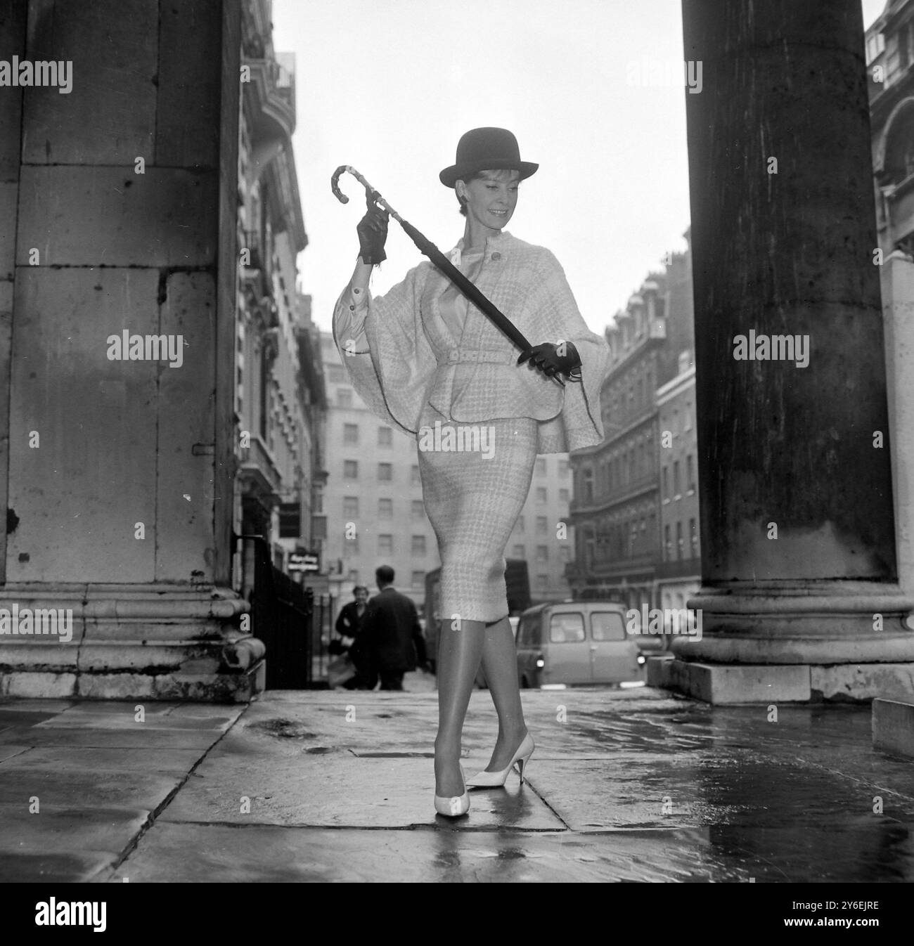 MIURA BARBARA MODELS SUIT / ; 25 OCTOBER 1962 Stock Photo - Alamy