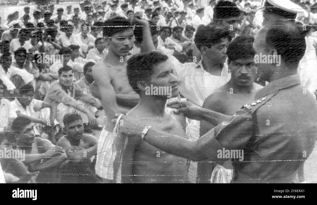 Army physical examination Black and White Stock Photos & Images - Alamy