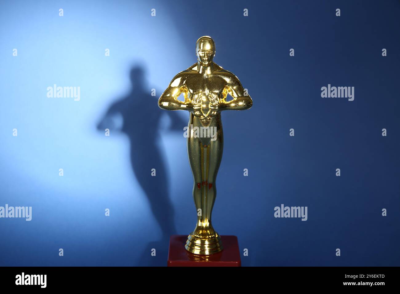 One golden Oscar award on blue background Stock Photo - Alamy