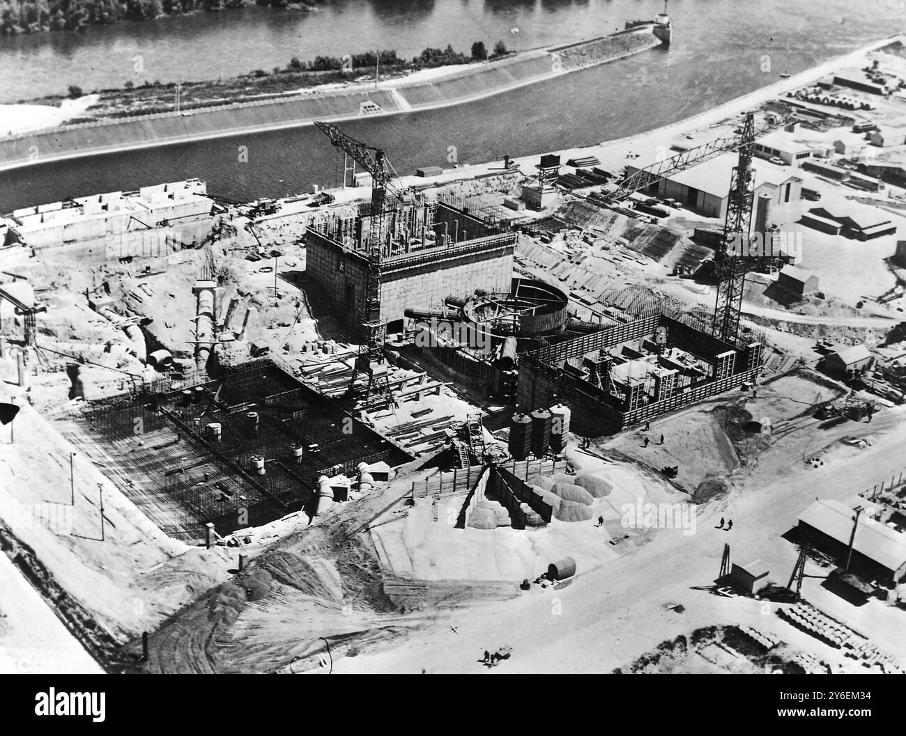 ATOMIC NUCLEAR GENERATING PILE IN FRANCE ; 19 OCTOBER 1962 Stock Photo ...