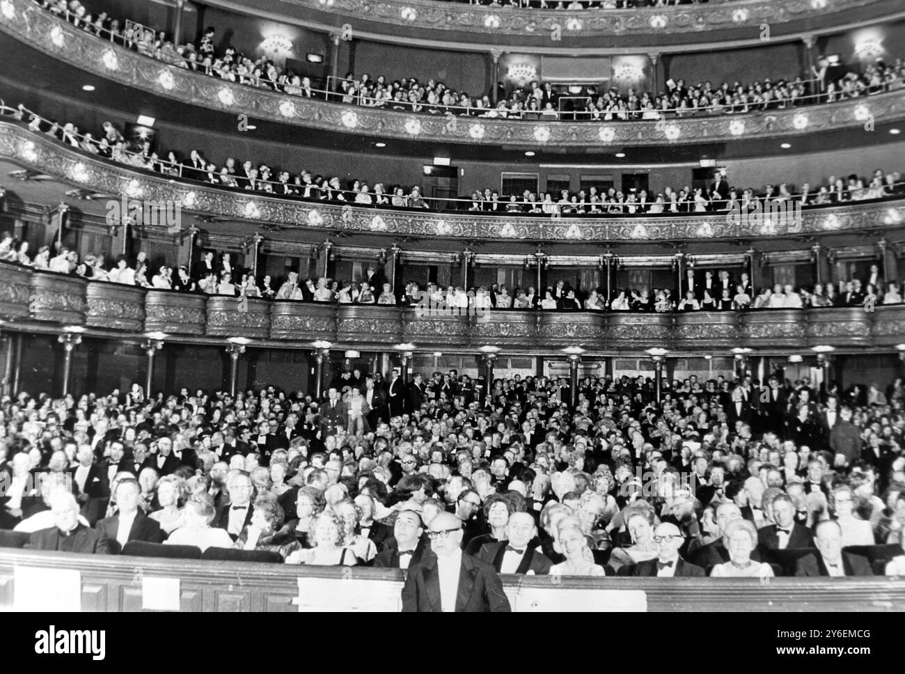 NEW YORK METROPOLITAN OPERA HOUSE AUDITORIUM ; 18 OCTOBER 1962 Stock ...