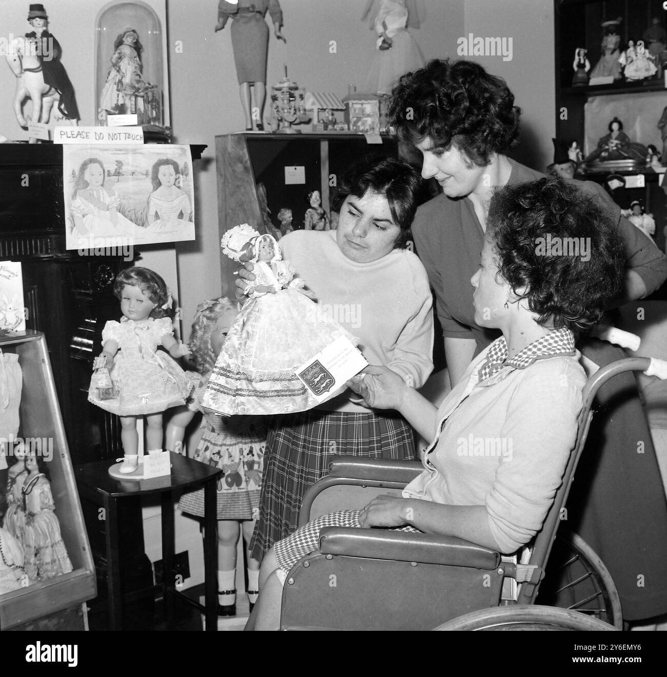 Elizabeth mason Black and White Stock Photos & Images - Alamy