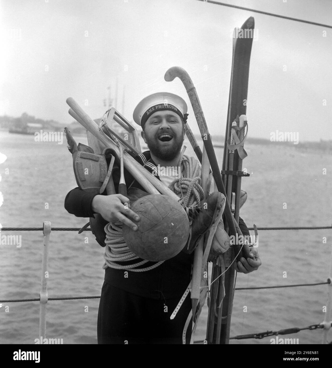 CHARLIE PITTS HMS PROTECTOR / ; 12 OCTOBER 1962 Stock Photo - Alamy