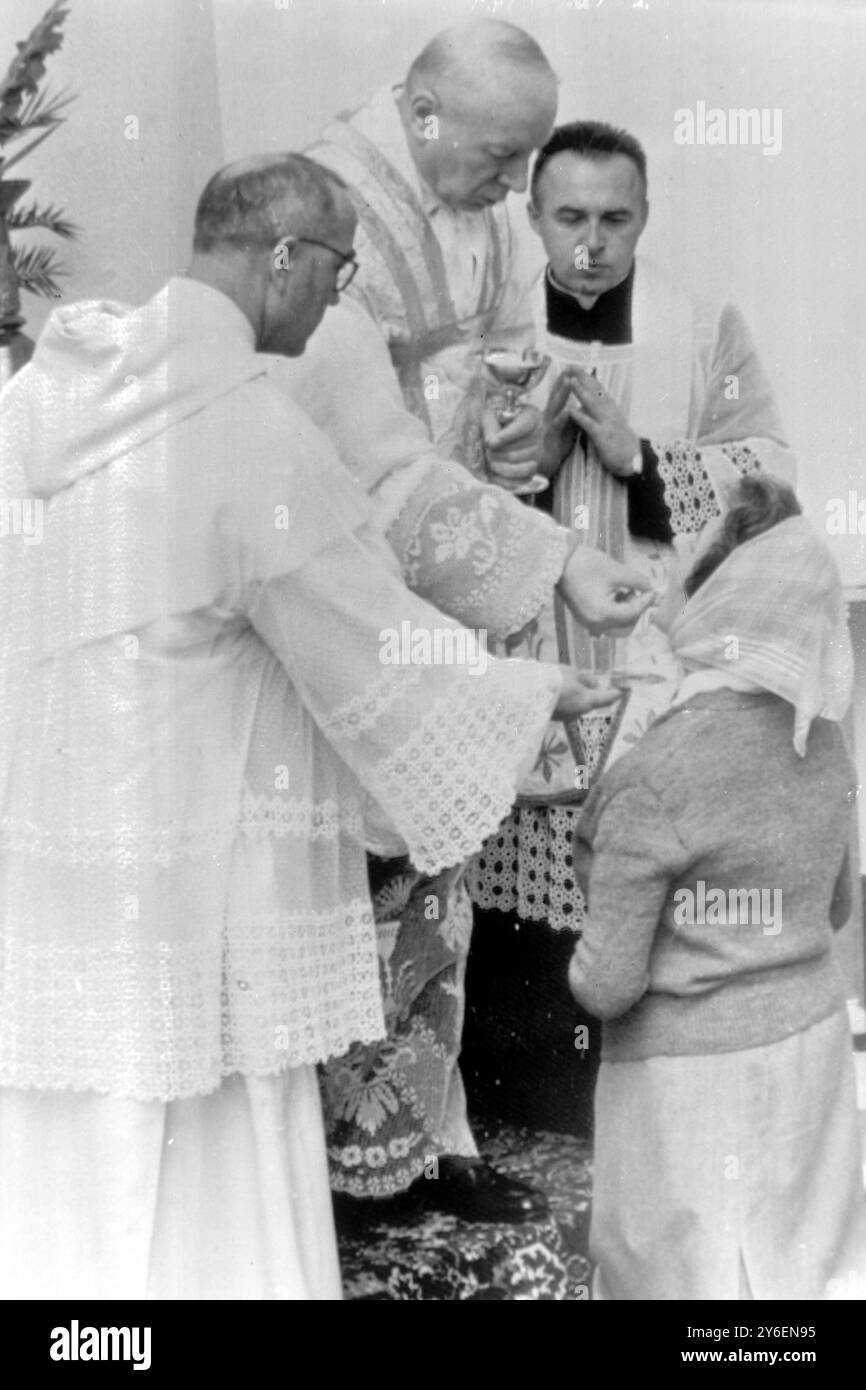POLISH CARDINAL STEFAN WYSZYNSKI COMMUNION IN ROME ; 13 OCTOBER 1962 ...