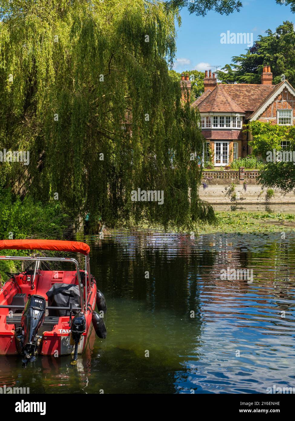Mill Cottage (George Michael old home), River Thames, Goring-on-Thames ...