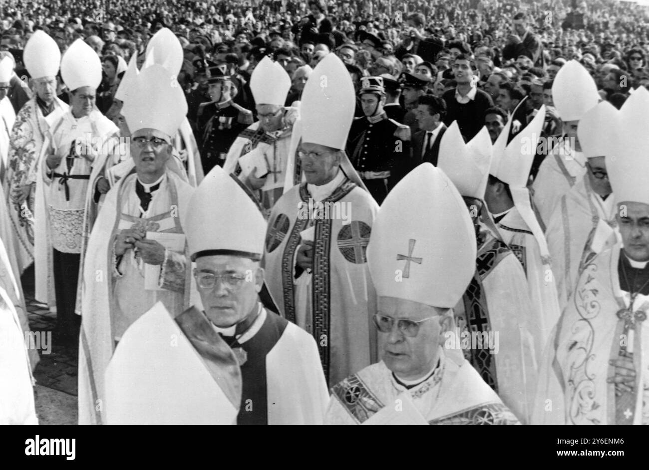 ECUMENCIAL VIEW OF PROCESSION AT ST PETERS BASILICA IN VATICAN CITY ...