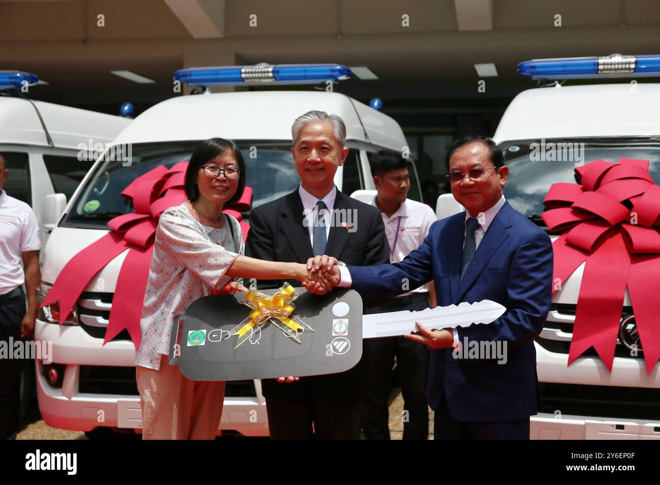 (240925) -- PHNOM PENH, Sept. 25, 2024 (Xinhua) -- Chinese Ambassador ...