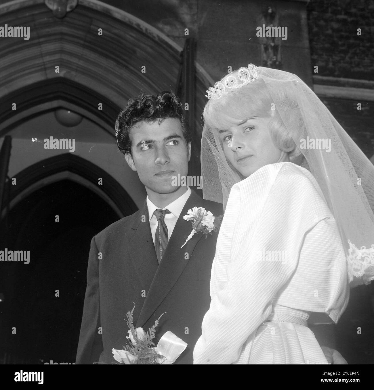 NIGEL HUDSON WEDS PAMELA BROWN / ; 8 OCTOBER 1962 Stock Photo - Alamy