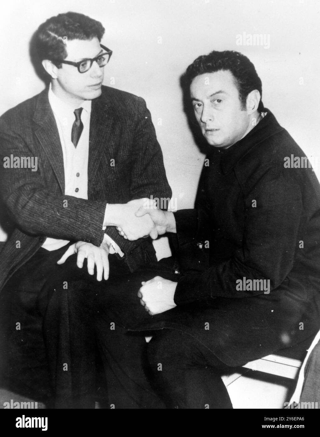 LENNY BRUCE WITH ROBERT COOGAN IN HOLLYWOOD / ; 6 OCTOBER 1962 Stock ...