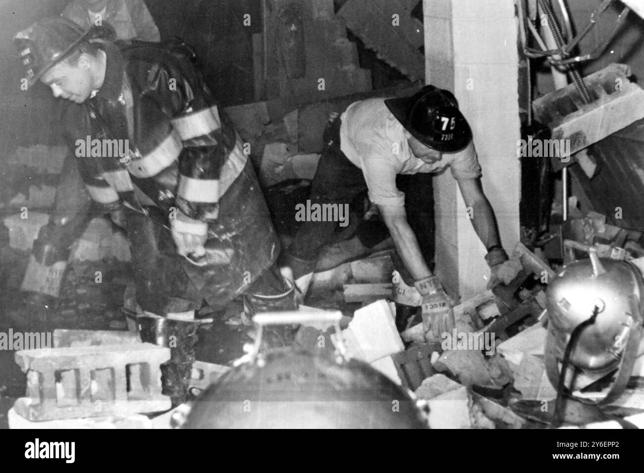 Building explosions hi-res stock photography and images - Alamy