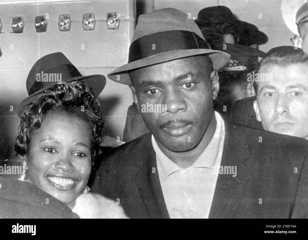 BOXER SONNY LISTON LEAVES STADIUM IN CHICAGO / ; 26 SEPTEMBER 1962 ...