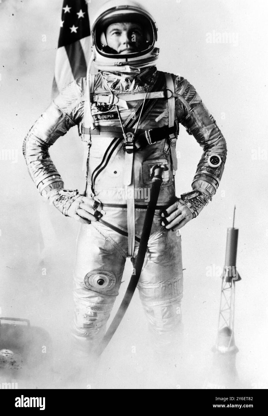 ASTRONAUT GORDON COOPER POSES IN SPACESUIT / ; 25 SEPTEMBER 1962 Stock ...